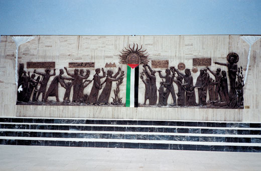 Bas-Relief à Michel Aflaq, Iraq, 1990 – Jeune Nation